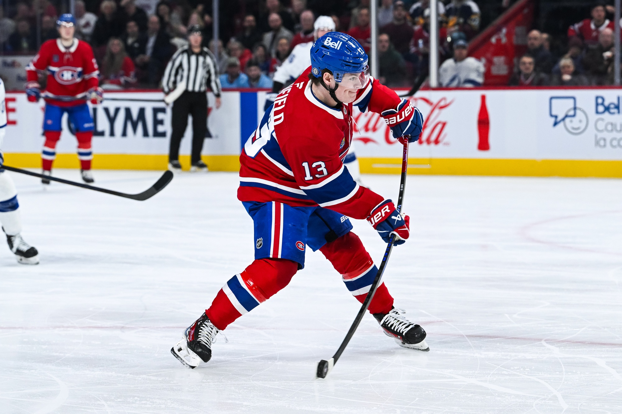 Saison morte: Cole Caufield peaufine son jeu aux côtés de Dylan Larkin - La Poche Bleue