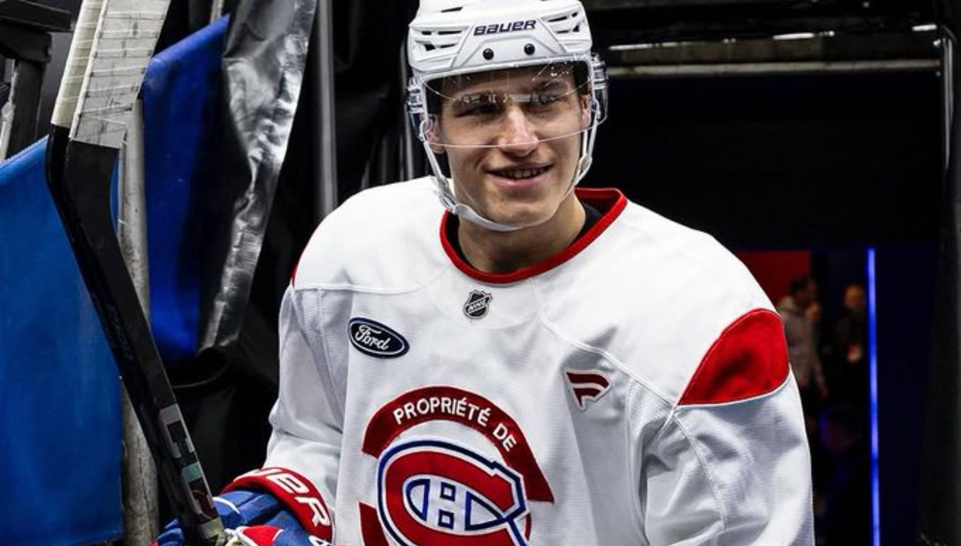 Quand Demidov sort ses mains du dimanche contre Xhekaj - La Poche Bleue