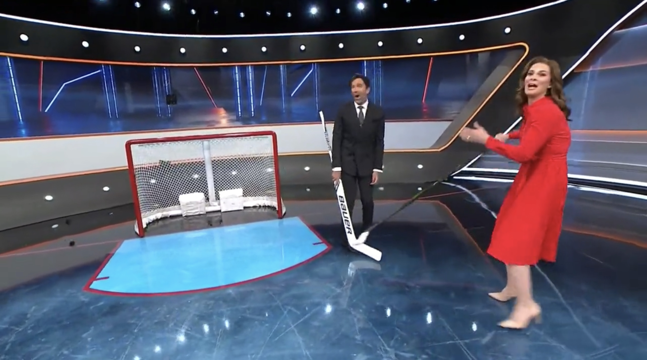 Jennifer Botterill rate son imitation de Trevor Zegras! - La Poche Bleue