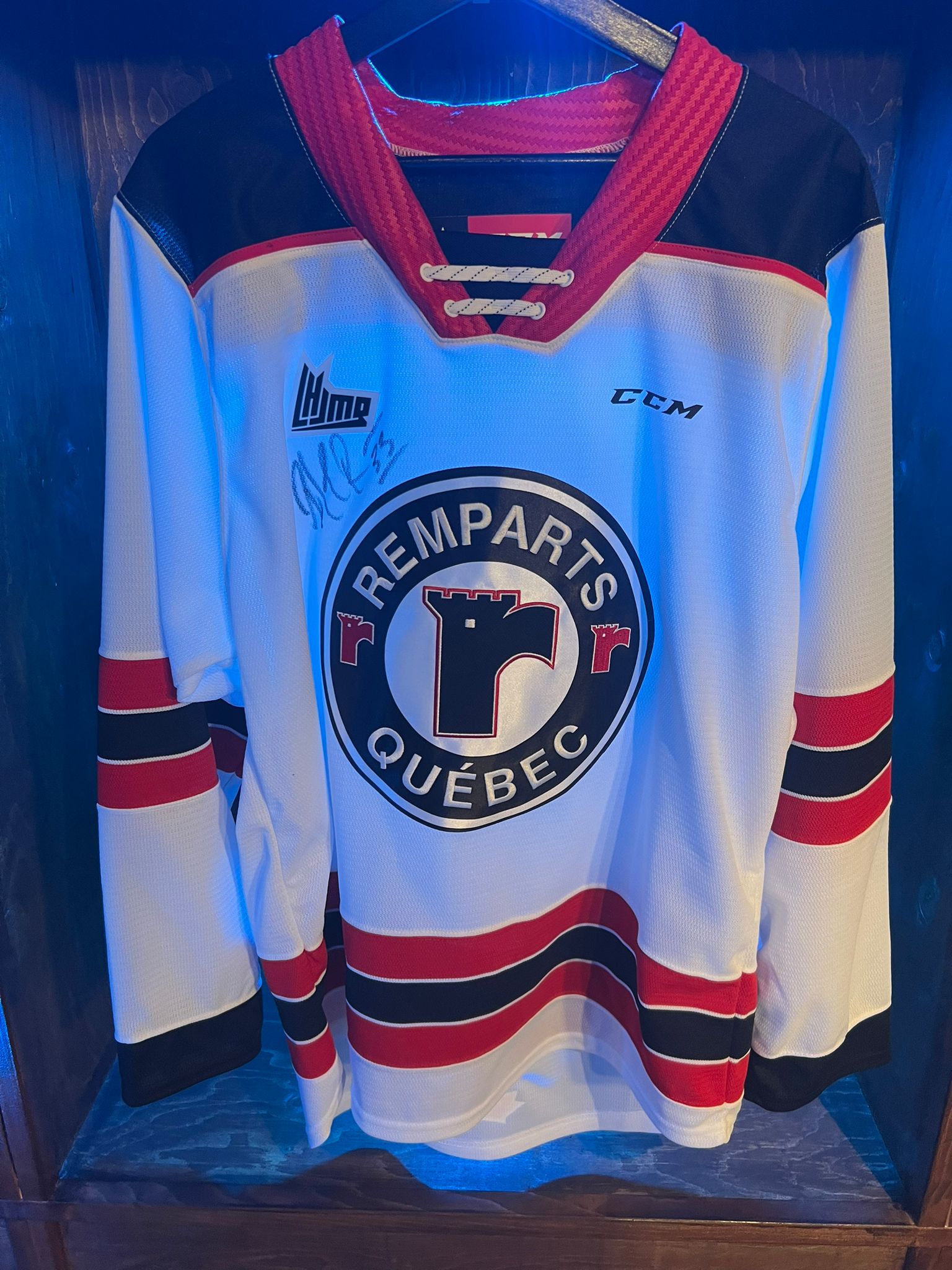 Gagne un chandail autographié de Patrick Roy! - La Poche Bleue