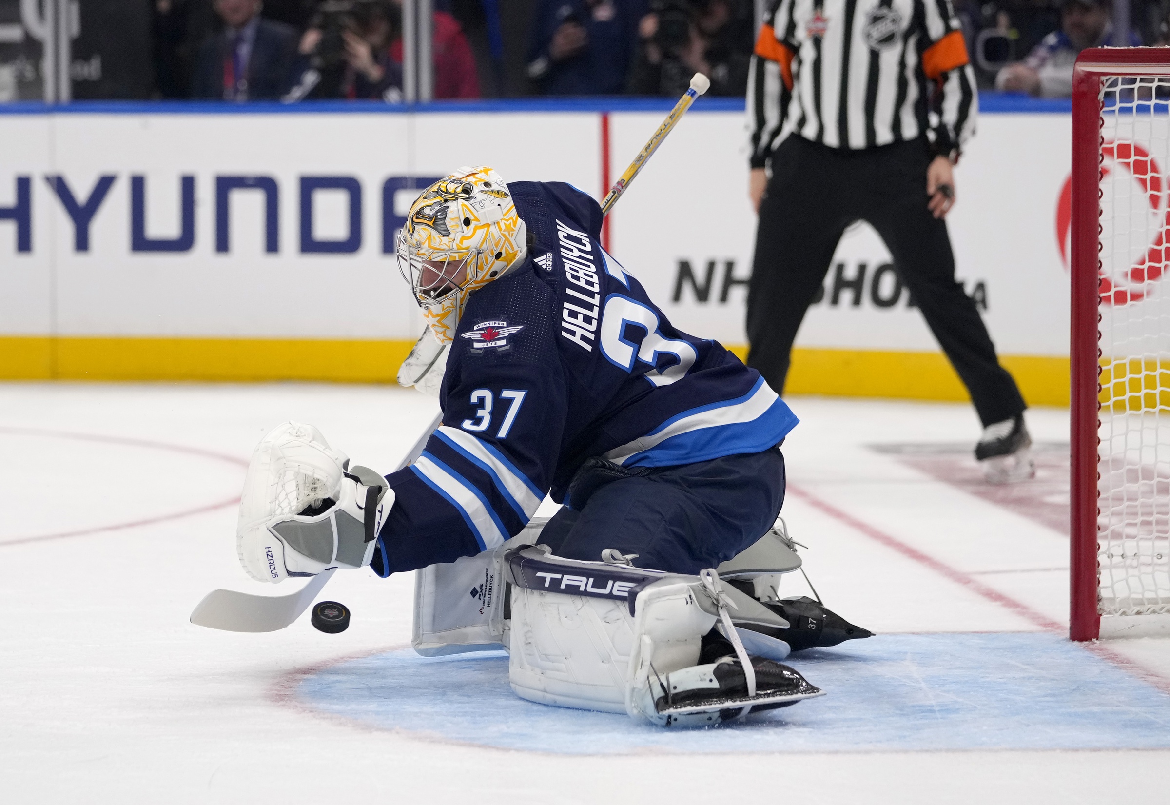Connor Hellebuyck : le départ de P-L Dubois a fait son bonheur - La ...