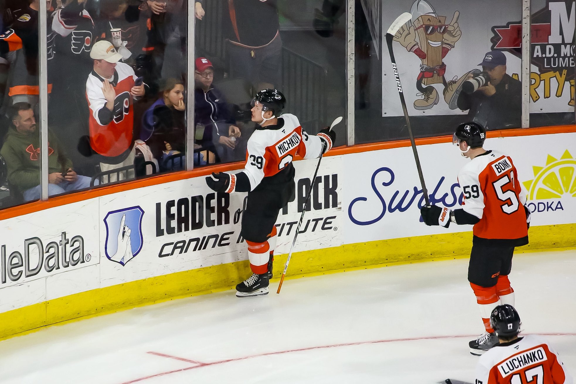 Matvei Michkov marque son premier dans l'uniforme des Flyers - La Poche ...