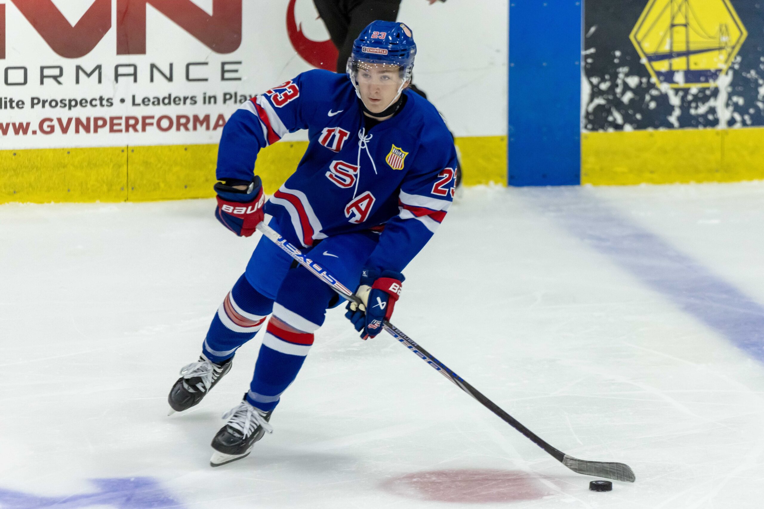 Cole Hutson court après son frère Lane - La Poche Bleue