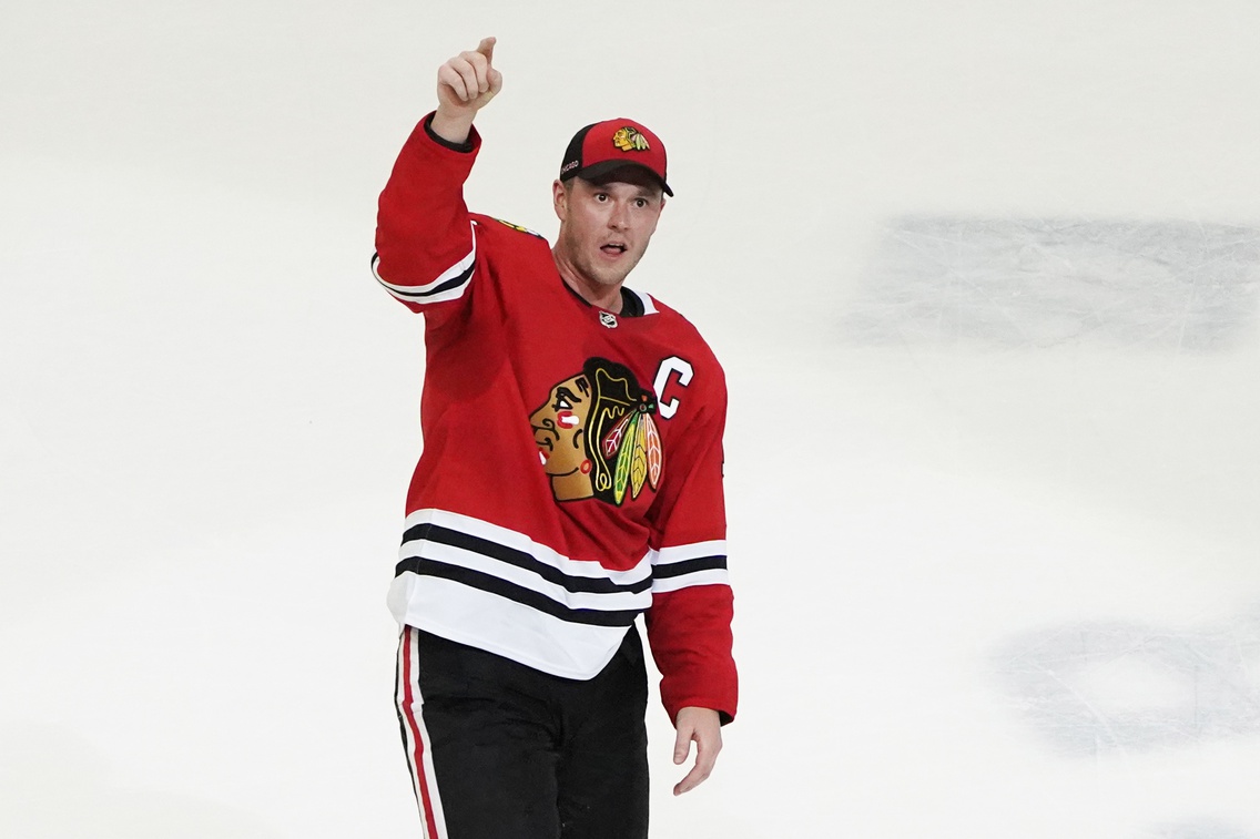 Un Jonathan Toews prêt à tout démolir! - La Poche Bleue